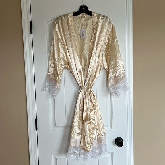 Miss to Mrs | Intimates & Sleepwear | Nwt Miss To Mrs Cream White Silk ...
